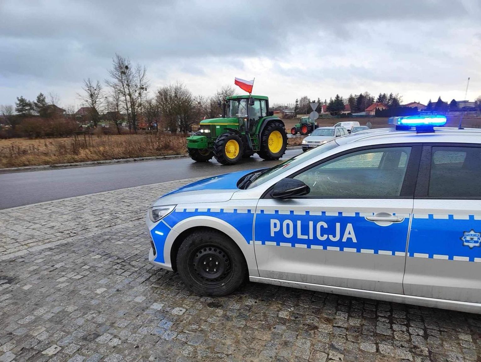 Rolnicy zablokują drogi. Policja w gotowości, radzi m.in. szukać ...